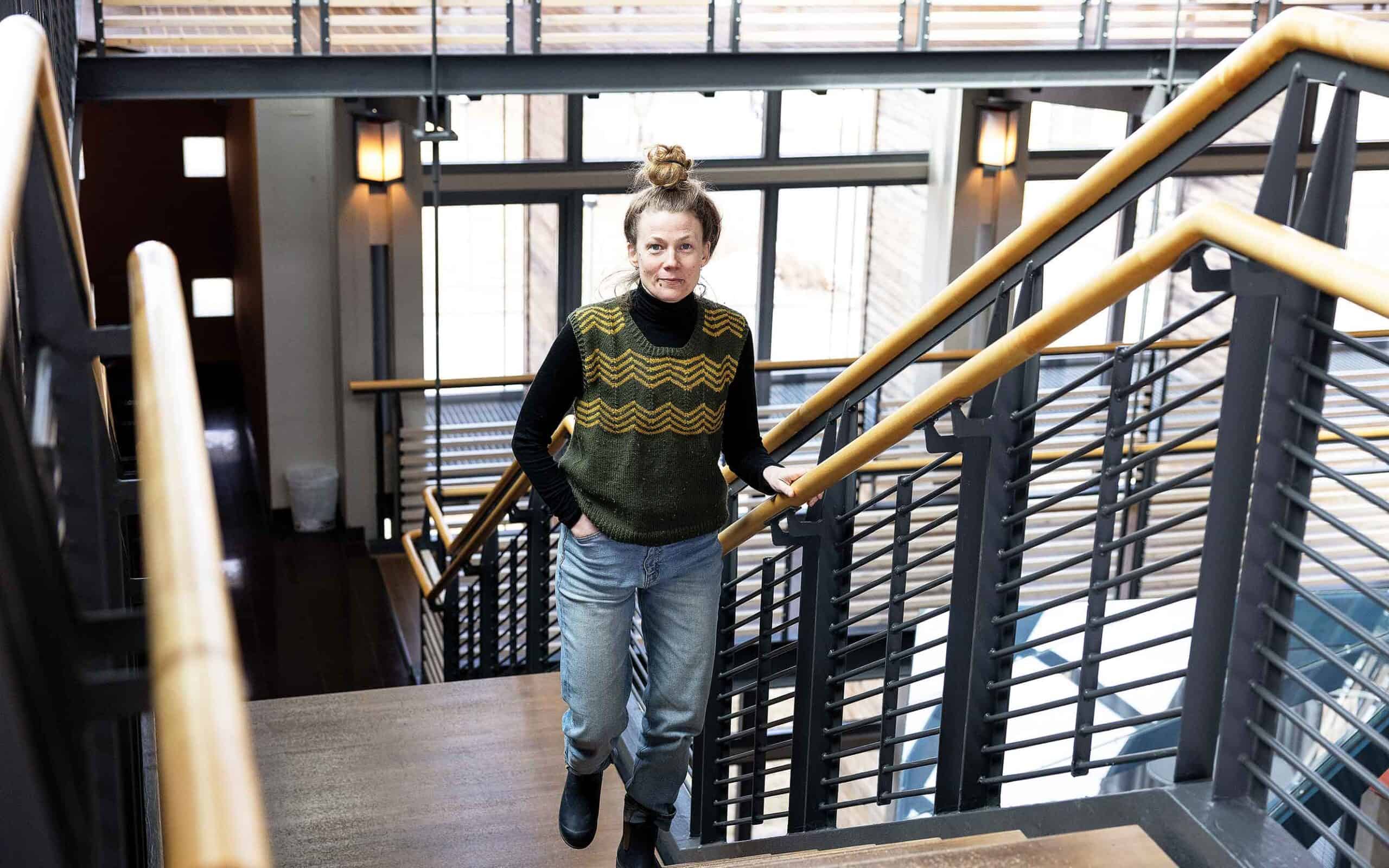She portrays male emotions in a Swedish village - Universitetsläraren